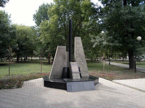 Anıt, heykel Ликвидаторам Чернобыльской катастрофы, Şahty, foto