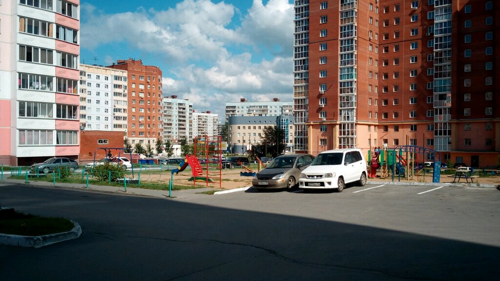 Oyun alanı Playground, Novosibirsk, foto