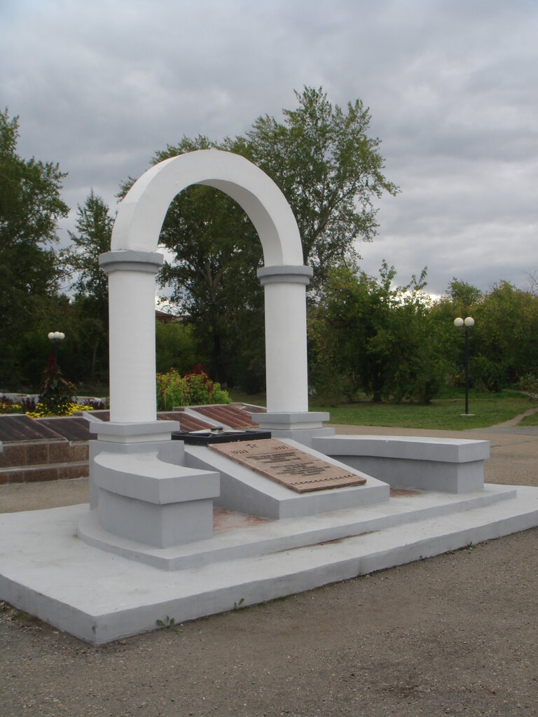 Turistik yerler Арка Г.К. Жукова, Şadrinsk, foto