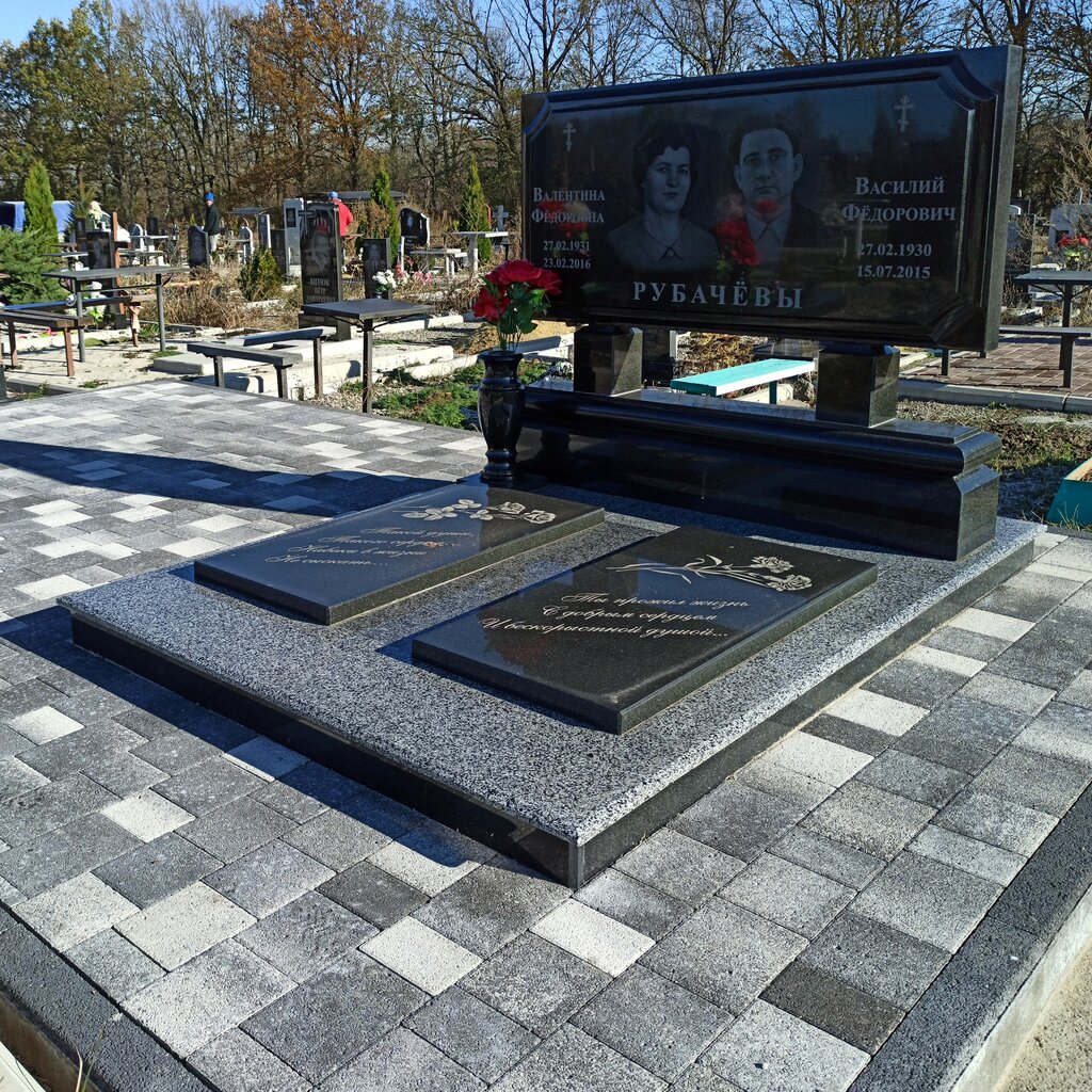Heykel ve mezarlık taşı üreticileri Monument, Stavropol, foto