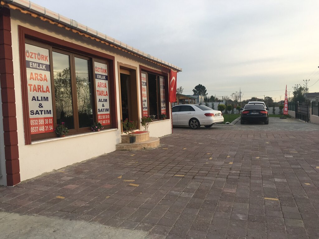 Emlak ofisi Öztürk Emlak, İstanbul, foto
