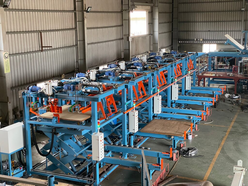 Kereste işleme makinaları Takayama, Saransk, foto