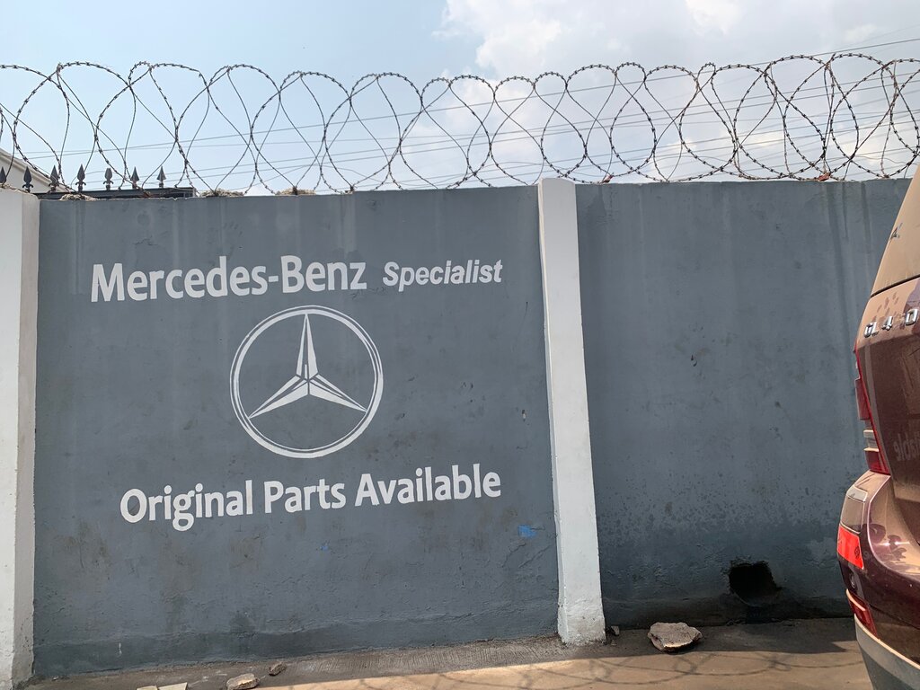 Otomobil yedek parçaları Mercedes-Benz Shop, Akra, foto
