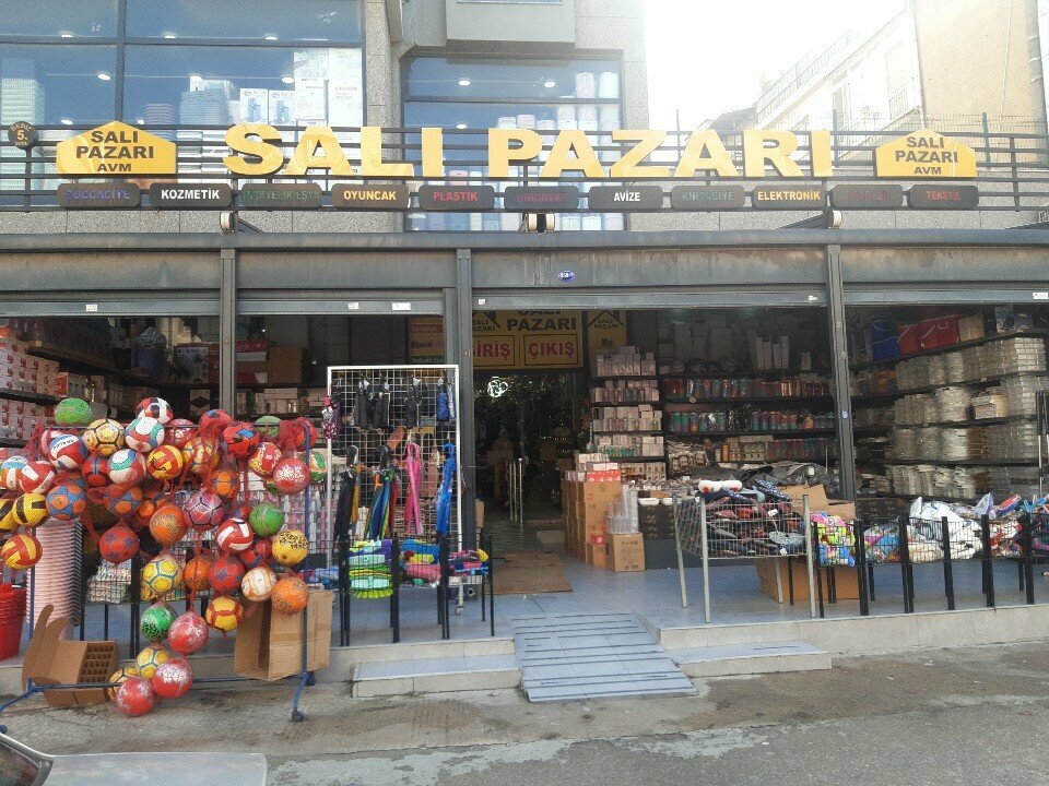 Ucuzluk mağazası Salı Pazarı, İzmir, foto