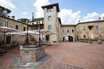 Castel Monastero (Tuscany, Provincia di Siena, Castelnuovo Berardenga), daireler