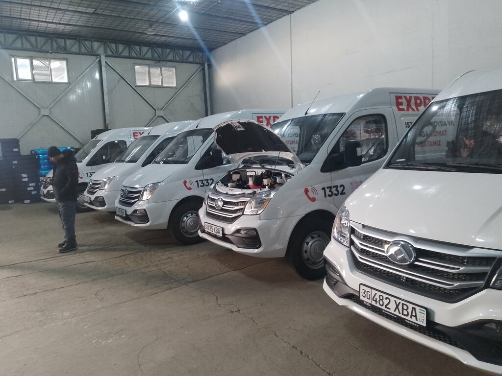 Jant ve lastikçiler Siyob agromash, Taşkent, foto