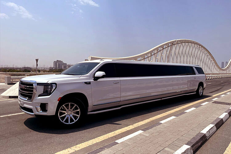Oto kiralama Swat Limousine Car Rental, Dubai, foto