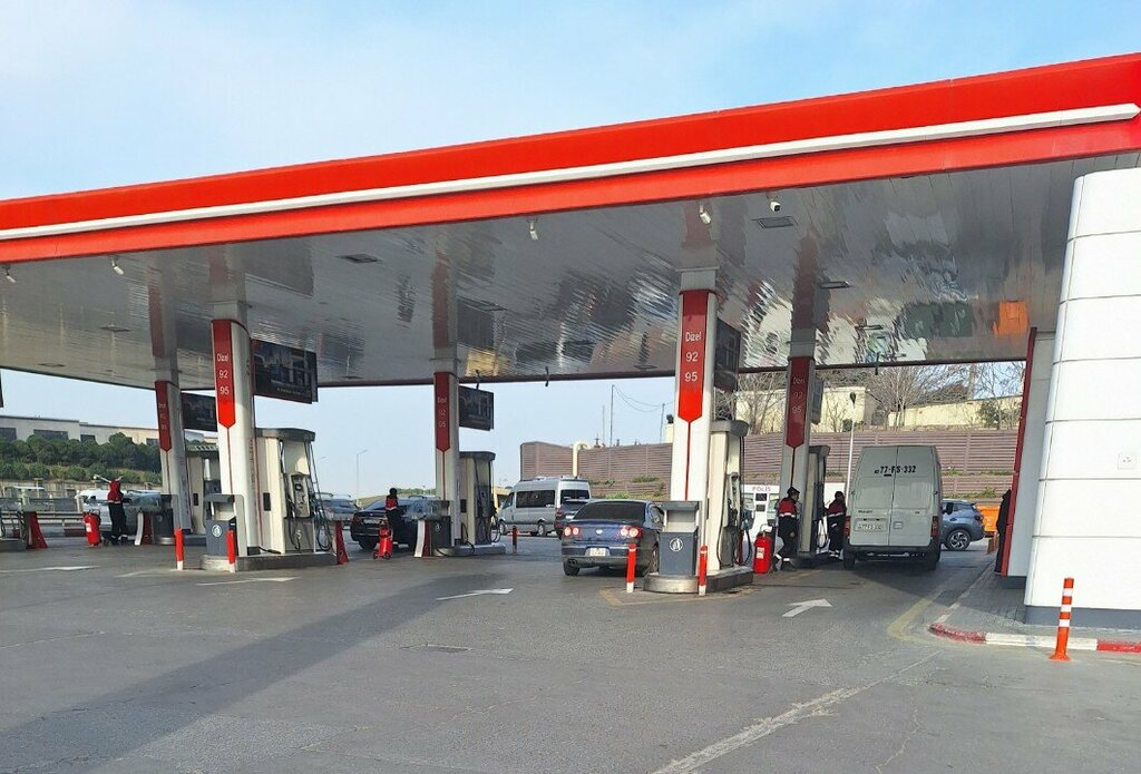 Benzin istasyonu Lukoil, Bakü, foto