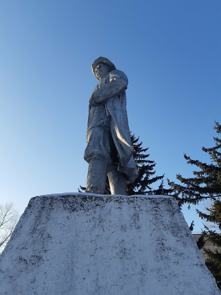 Anıt, heykel Максим Горький, Arsenev, foto