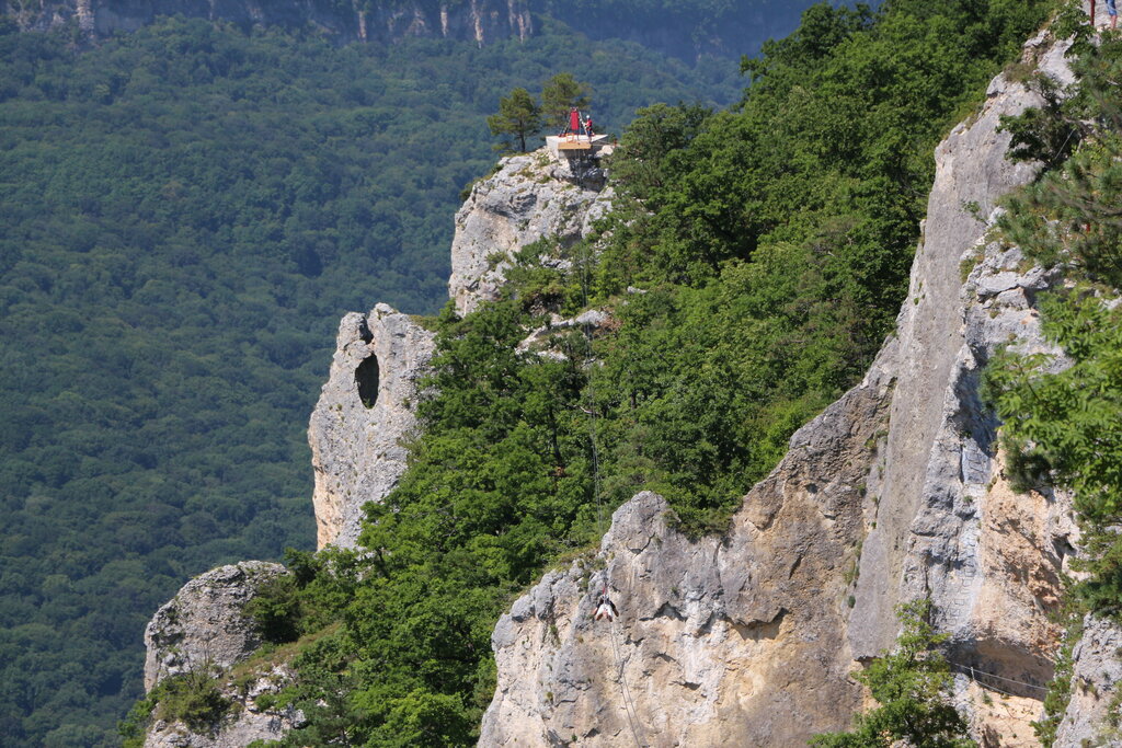 Turistik yerler Dakhovsky rockfall, Adıge Cumhuriyeti, foto