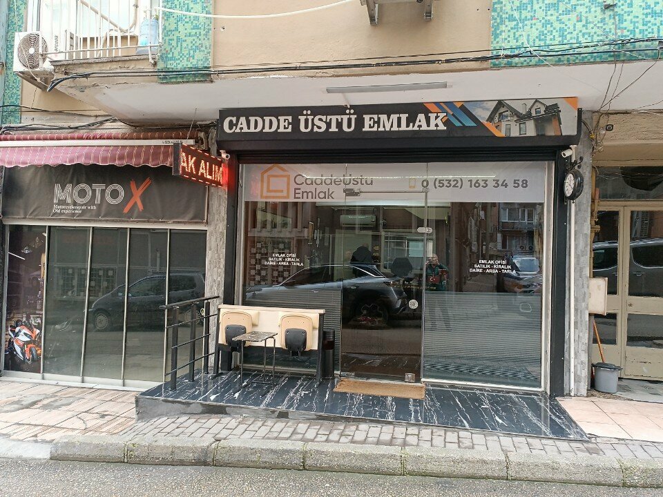 Emlak ofisi Cadde Üstü Emlak, Bursa, foto