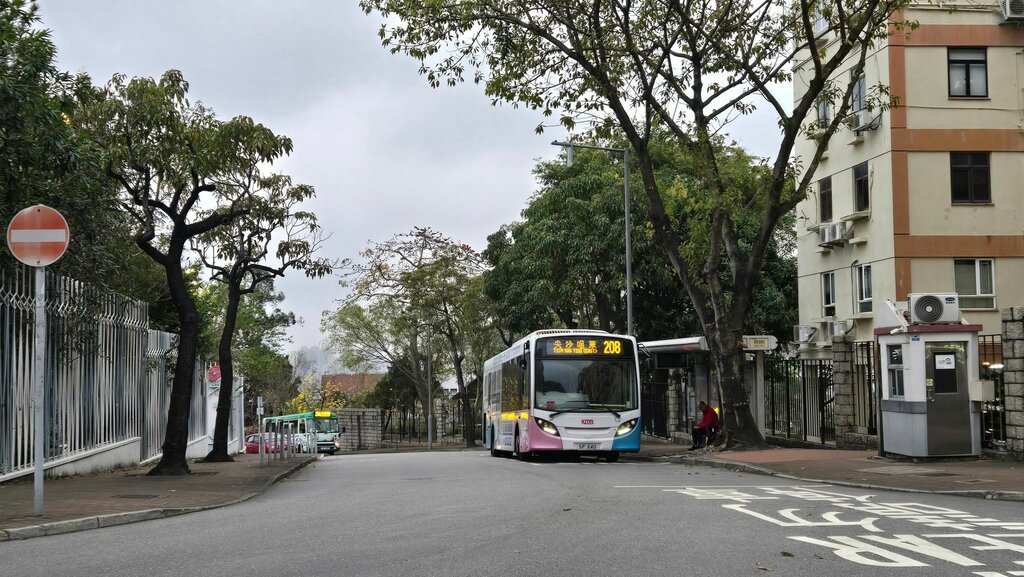 Toplu taşıma durağı Broadcast Drive Bus Terminus, Kowloon, foto