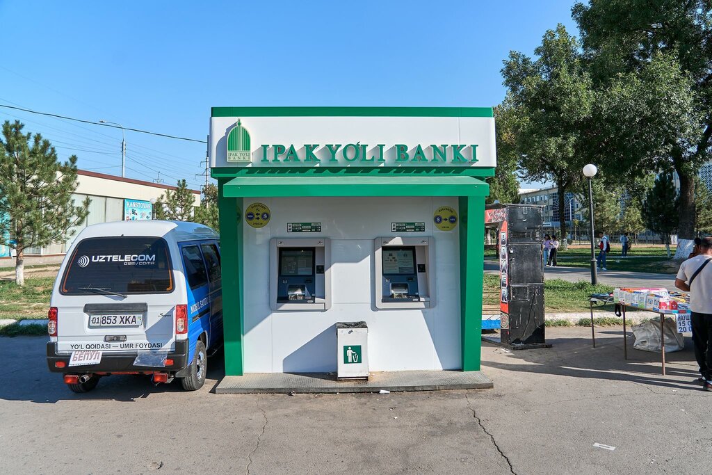 ATM'ler Ipak Yo'li banki, Semerkant, foto