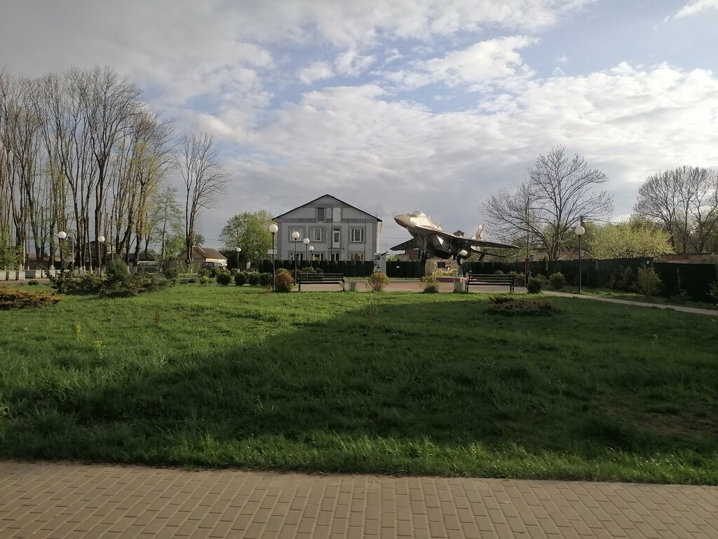 Turistik yerler Самолёт МиГ-29, Çerikov, foto