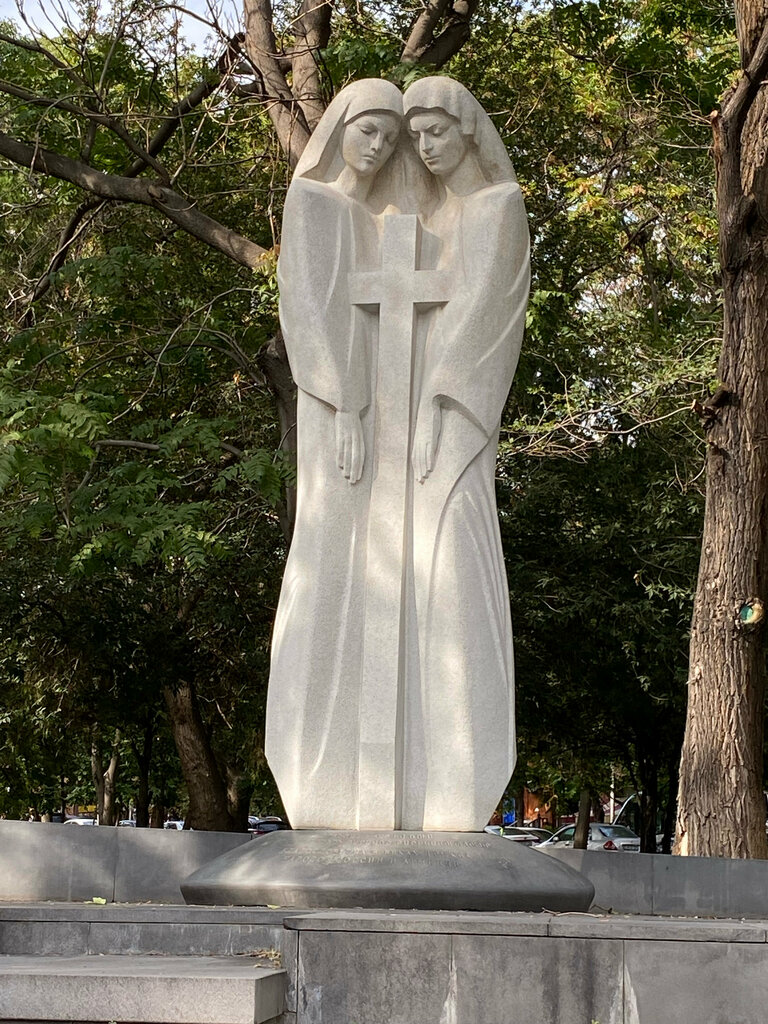Park, sokak heykeli Sculpture Unified Cross, Erivan, foto
