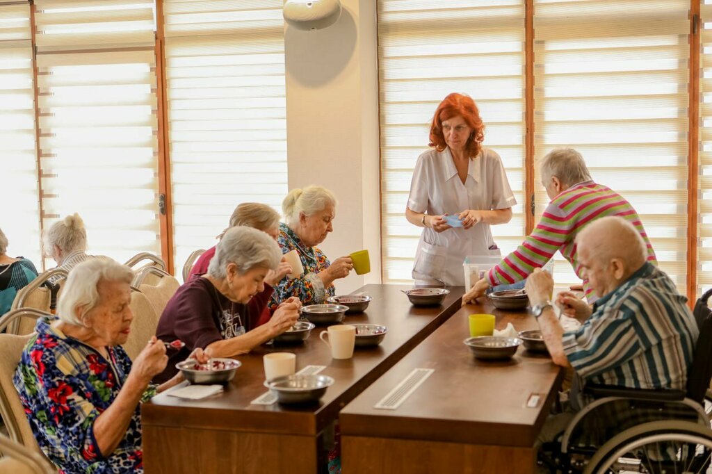 Huzurevi, bakımevi Dom prestarelix, Kırım Cumhuriyeti, foto