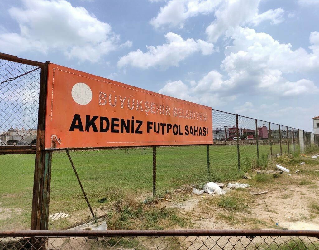 Spor alanı Akdeniz Futbol Sahası, Adana, foto