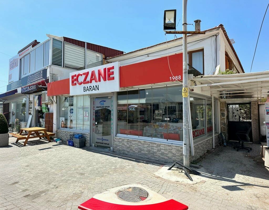 Eczaneler Baran Eczanesi, Karaburun, foto