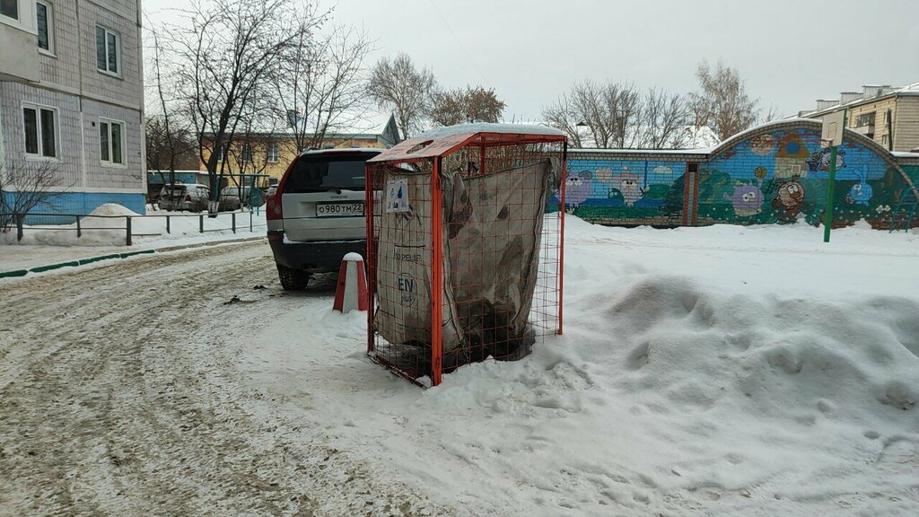 Ayrı çöp toplama noktası Пункт приема пластика, Barnaul, foto