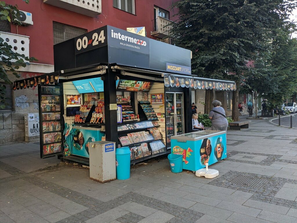 Gazete bayi Intermezzo System, Belgrad, foto