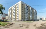 По ул. 9-я Северная (9-ya Severnaya ulitsa No:99к1), konut blokları  Omsk'tan