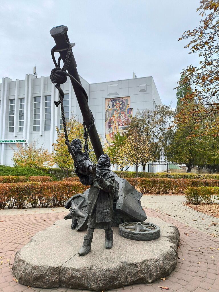 Anıt, heykel Дети войны, Stariy Oskol, foto