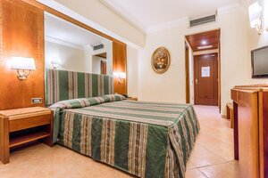 Raeli Hotel Floridia (Via Montebello No:45), otel  Roma'dan
