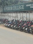 Superior College Township Campus (Khan Shaukat Ali Khan Road No:9, Township, Sector B-1), yüksekokul  Lahor'dan