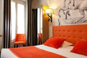 Hotel Des Ducs D'Anjou (Place Sainte Opportune No:1, 1er Arrondissement, Paris), otel  Paris'ten
