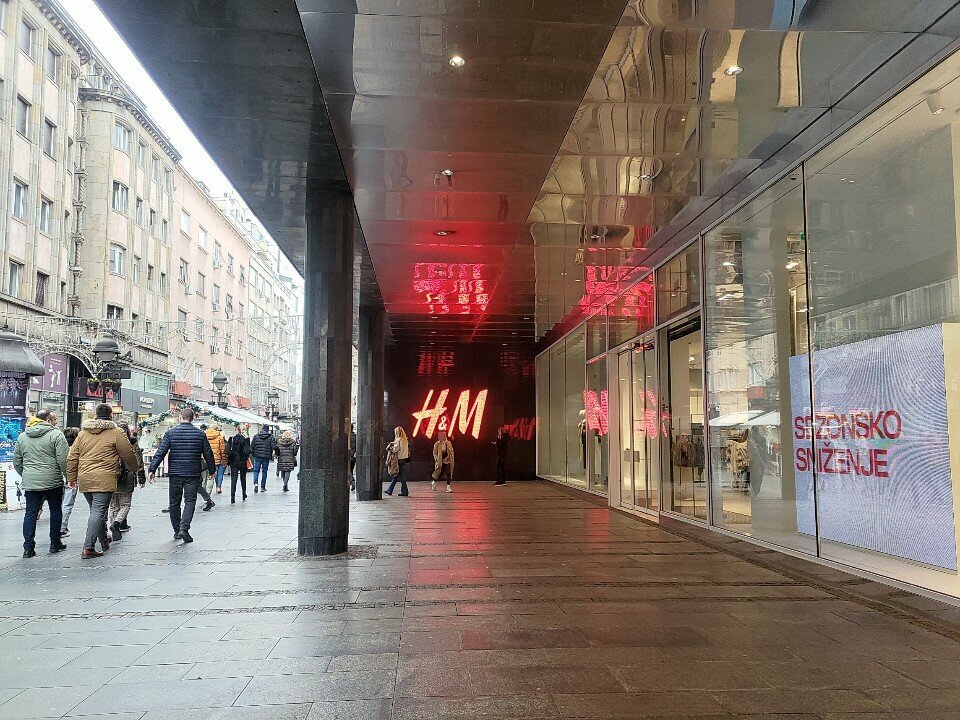 Giyim mağazası H&M, Belgrad, foto