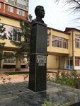 Э.М. Капиев (Rasula Gamzatova Avenue No:61А), anıt, heykel  Makhachkala'dan