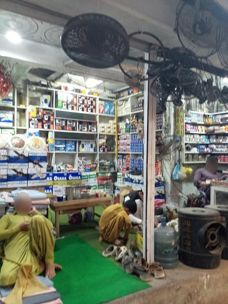 Elektronik eşya mağazaları Afghan electronics shop, Karaçi, foto