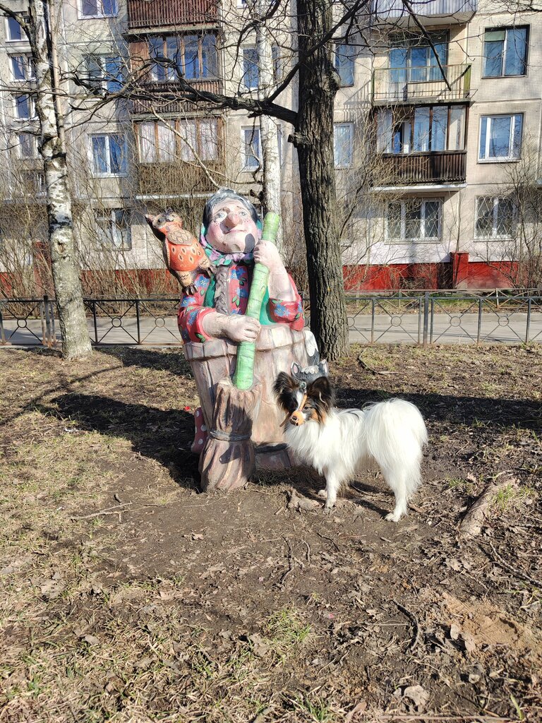 Park, sokak heykeli Баба Яга, Saint‑Petersburg, foto