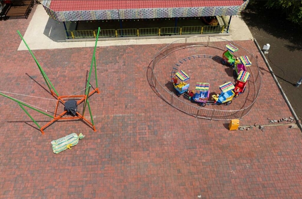 Lunapark Baldauren Amusement Park, Hromtav, foto