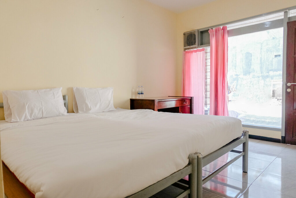 Otel Cbr Residence by RedDoorz, Malang, foto