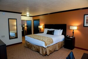 Executive Inn (United States Route 20, 275), otel  Midvale'den