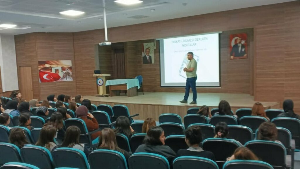 Belediyeler, devlet daireleri Turhal İlçe Milli Eğitim Müdürlüğü, Turhal, foto