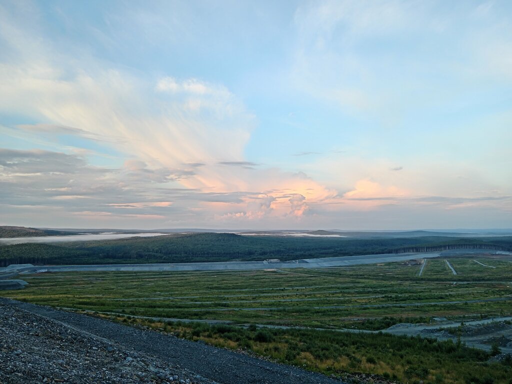 Dağ zirvesi Гора Малая Луковая, Sverdlovskaya oblastı, foto
