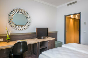 Select Hotel Handelshof Essen (North Rhine-Westphalia, Essen, Am Hauptbahnhof, 2), otel  Essen'den
