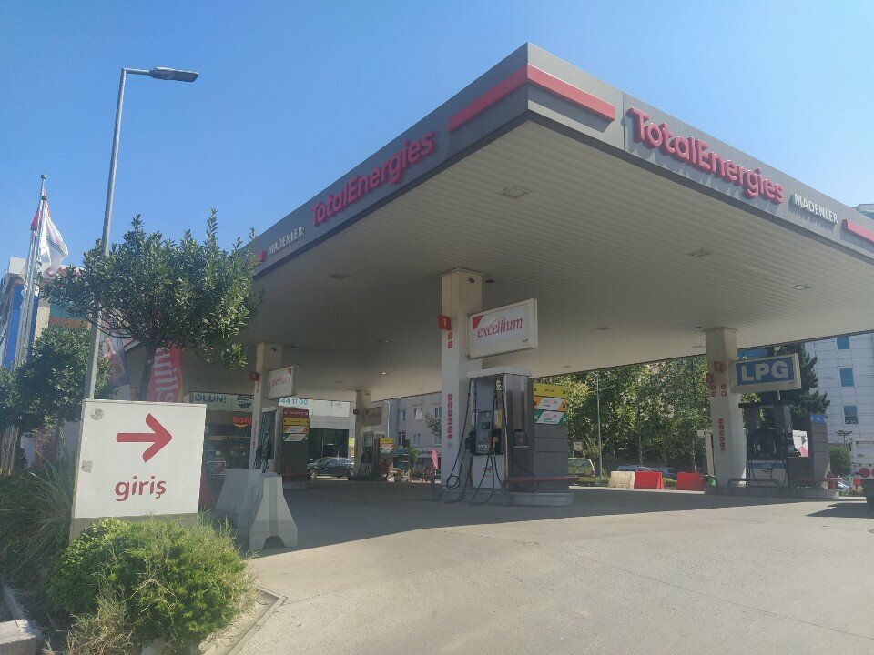 Benzin istasyonu TotalEnergies, İstanbul, foto