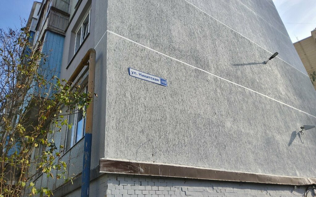 Gümrüksüz alışveriş mağazaları Вход с правого торца здания, Kostroma, foto
