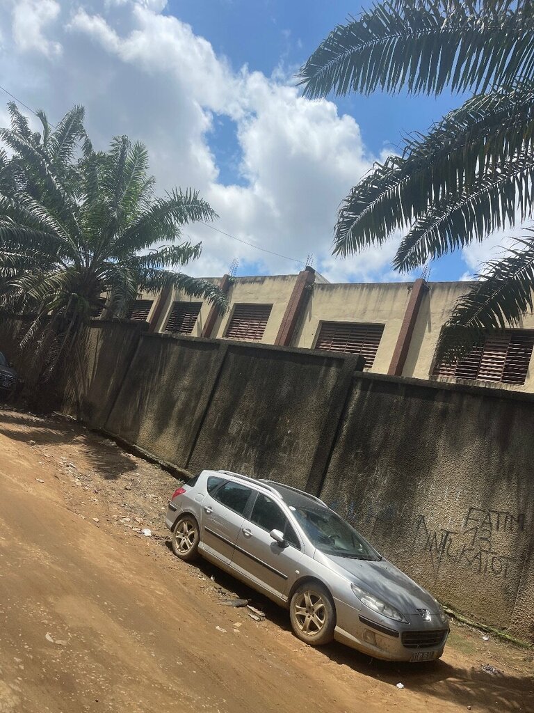 Ortaokul Ipes College, Abican, foto