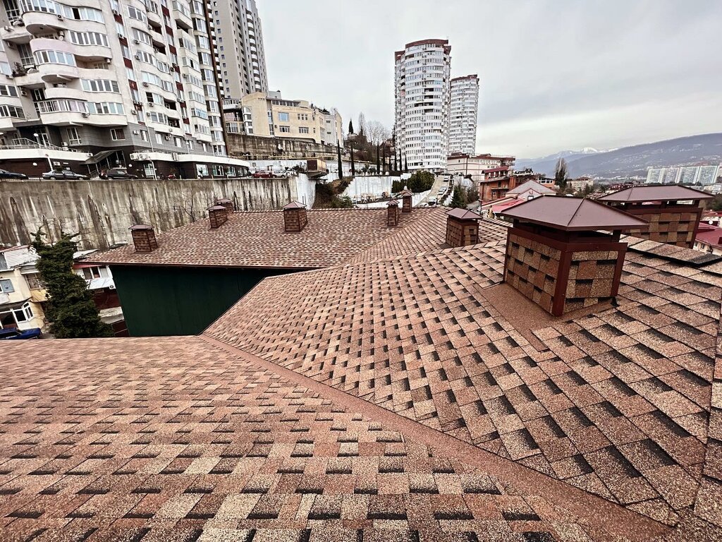 Çatı hizmetleri Krovlyasochi. Rf, Soçi, foto