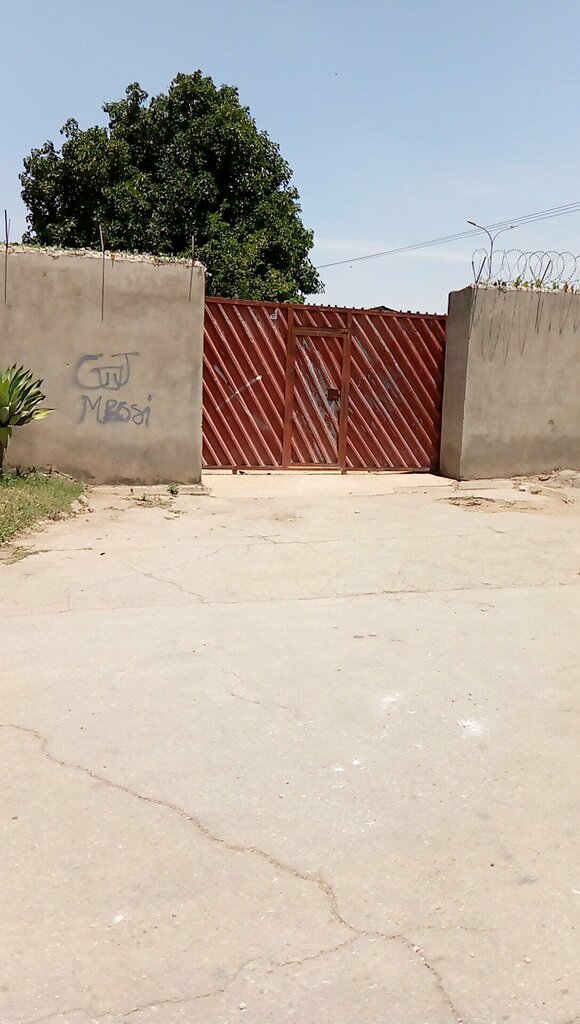 Giyim mağazası Express Glass and Aluminium Ltd, Lusaka, foto