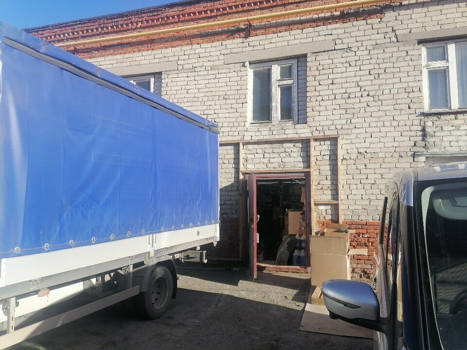 Otomobil yedek parçaları Mavto, Tiumen, foto