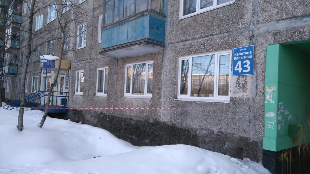 Heykel ve mezarlık taşı üreticileri Kamnerezov, Murmansk, foto