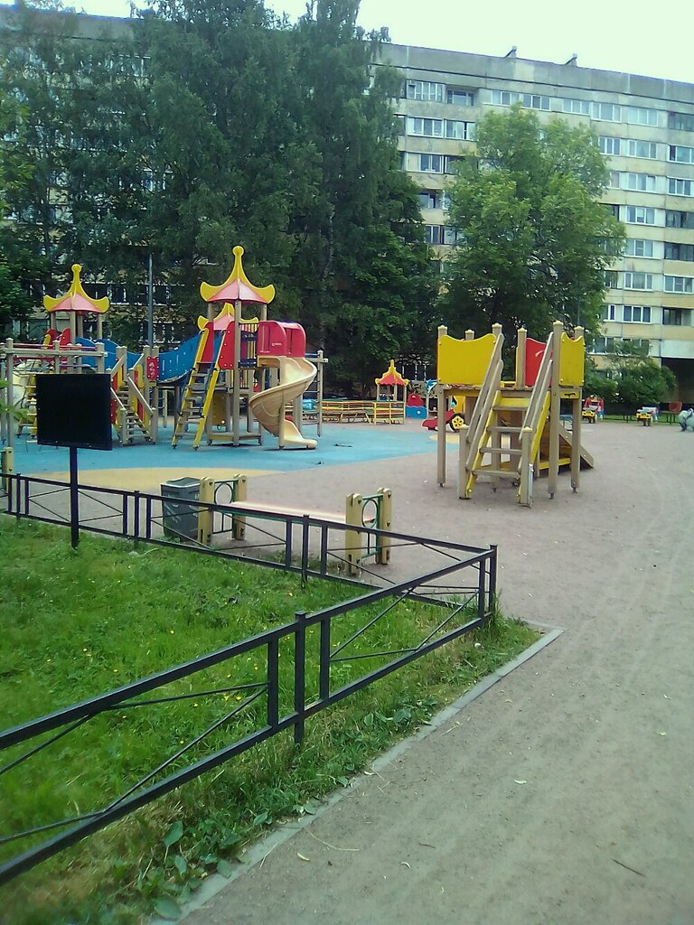 Oyun alanı Playground, Saint‑Petersburg, foto