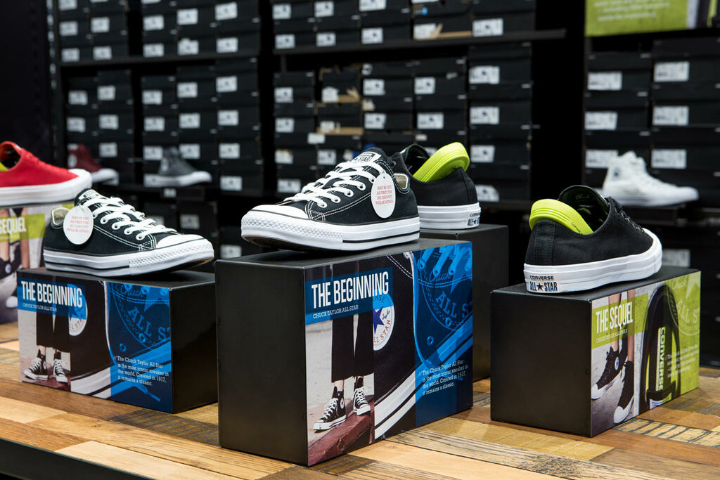 Giyim mağazası Converse Factory Store, Massachusetts, foto