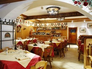 Ristorante Ra Stua (Via Grohmann No:2, Cortina d'Ampezzo), restoran  Cortina d'Ampezzo'dan