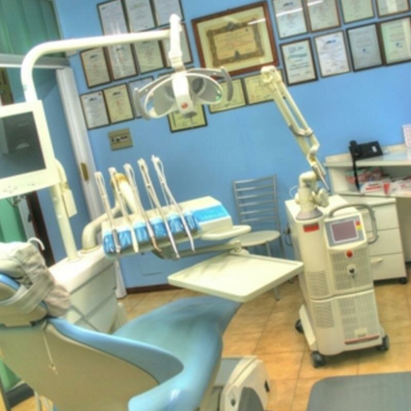 Özel ağız ve diş sağlığı klinikleri ve muayenehaneleri Simonini Dr. Bruno, Lombardiya, foto